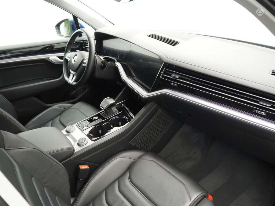 Blue Volkswagen Touareg 2019 in Vilnius, with an engine capacity of 2.97 L and mileage of 100 thousand km for 37000 €, photo 13 on AUTOMOTO.COM.LV