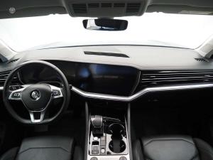 Blue Volkswagen Touareg 2019 in Vilnius, with an engine capacity of 2.97 L and mileage of 100 thousand km for 37000 €, photo 18 on AUTOMOTO.COM.LV