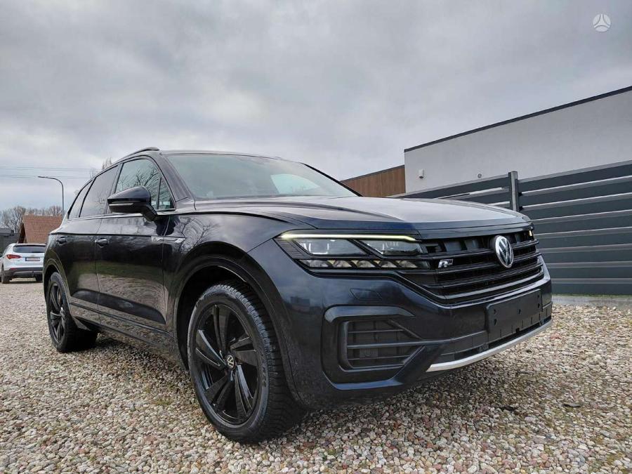 Blue Volkswagen Touareg 2020 in Vilkaviskis, with an engine capacity of 2.97 L and mileage of 280 thousand km for 21600 €, photo 2 on AUTOMOTO.COM.LV