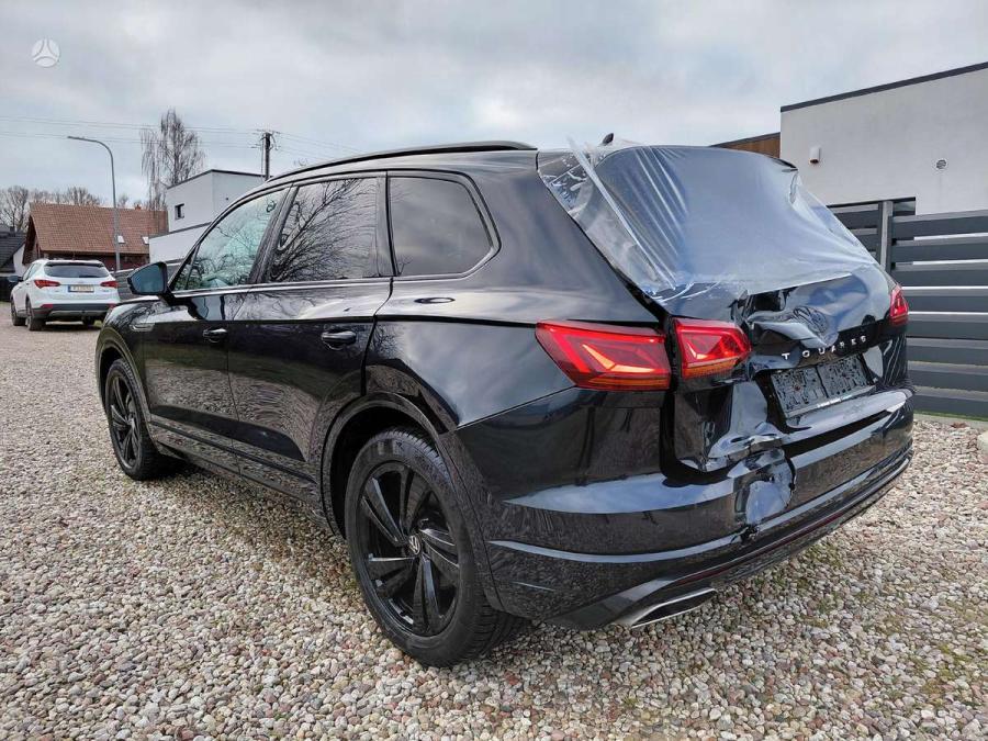Blue Volkswagen Touareg 2020 in Vilkaviskis, with an engine capacity of 2.97 L and mileage of 280 thousand km for 21600 €, photo 11 on AUTOMOTO.COM.LV