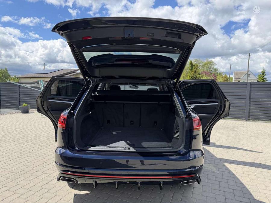 Zils Volkswagen Touareg 2020 Telšiai, ar dzinēja tilpumu 2.97 L un nobraukumu 282 tūkst. km par 30750 €, foto 5 vietnē AUTOMOTO.COM.LV
