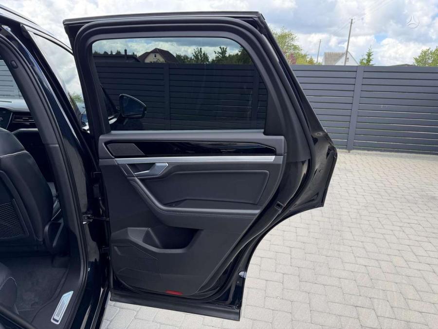Zils Volkswagen Touareg 2020 Telšiai, ar dzinēja tilpumu 2.97 L un nobraukumu 282 tūkst. km par 30750 €, foto 27 vietnē AUTOMOTO.COM.LV