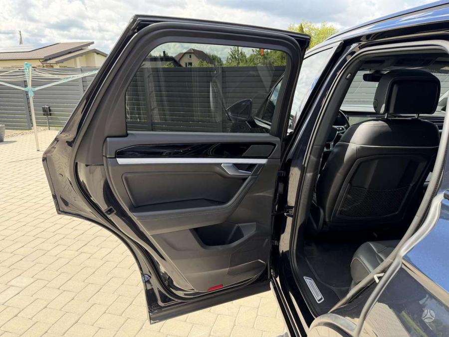Zils Volkswagen Touareg 2020 Telšiai, ar dzinēja tilpumu 2.97 L un nobraukumu 282 tūkst. km par 30750 €, foto 29 vietnē AUTOMOTO.COM.LV
