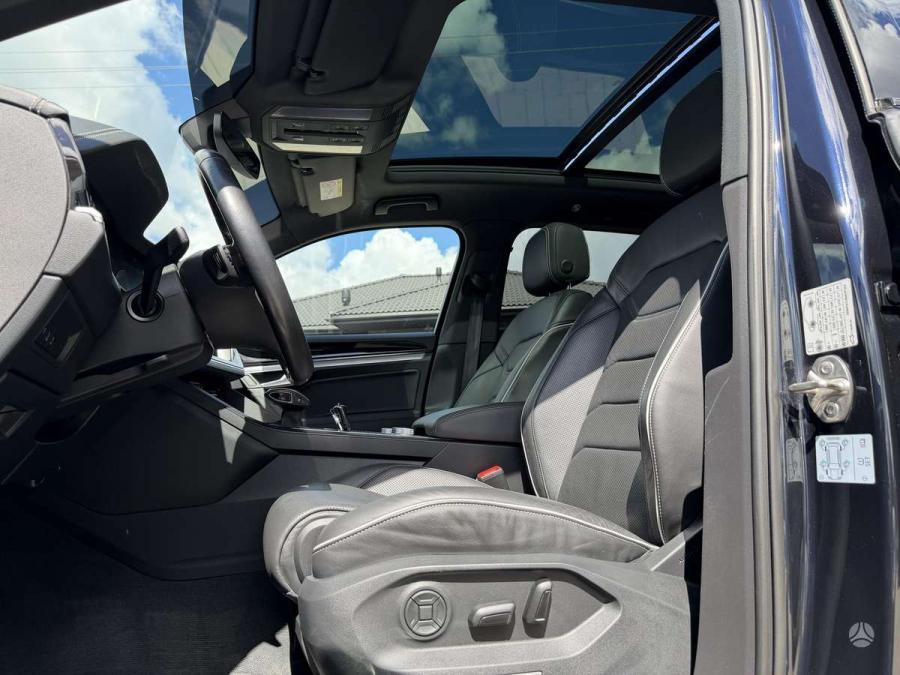 Zils Volkswagen Touareg 2020 Telšiai, ar dzinēja tilpumu 2.97 L un nobraukumu 282 tūkst. km par 30750 €, foto 33 vietnē AUTOMOTO.COM.LV