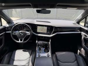 Zils Volkswagen Touareg 2020 Telšiai, ar dzinēja tilpumu 2.97 L un nobraukumu 282 tūkst. km par 30750 €, foto 35 vietnē AUTOMOTO.COM.LV