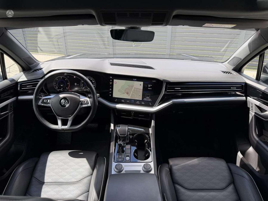 Zils Volkswagen Touareg 2020 Telšiai, ar dzinēja tilpumu 2.97 L un nobraukumu 282 tūkst. km par 30750 €, foto 35 vietnē AUTOMOTO.COM.LV