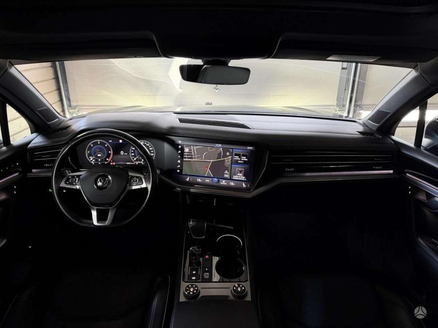 Zils Volkswagen Touareg 2020 Telšiai, ar dzinēja tilpumu 2.97 L un nobraukumu 282 tūkst. km par 30750 €, foto 38 vietnē AUTOMOTO.COM.LV