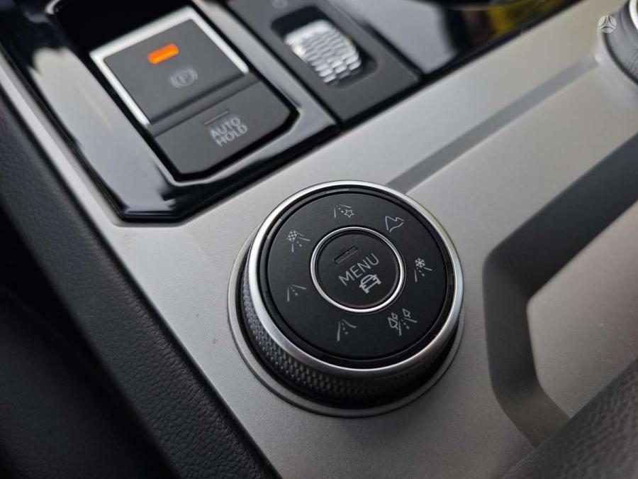 Zils Volkswagen Touareg 2020 Telšiai, ar dzinēja tilpumu 2.97 L un nobraukumu 182 tūkst. km par 27800 €, foto 79 vietnē AUTOMOTO.COM.LV