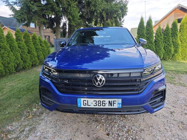 Blue Volkswagen Touareg 2020 in Telschi, with an engine capacity of 2.97 L and mileage of 182 thousand km for 27800 €, photo 3 on AUTOMOTO.COM.LV