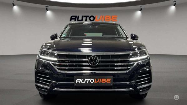 Zils Volkswagen Touareg 2021 Viļņa, ar dzinēja tilpumu 3.00 L un nobraukumu 62 tūkst. km par 46989 €, foto 1 vietnē AUTOMOTO.COM.LV