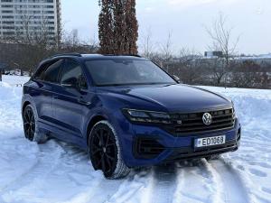Blue Volkswagen Touareg 2021 in Vilnius, with an engine capacity of 3.00 L and mileage of 148 thousand km for 47000 €, photo  on AUTOMOTO.COM.LV
