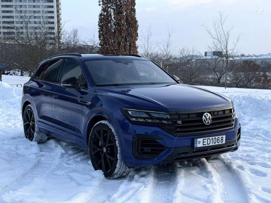 Blue Volkswagen Touareg 2021 in Vilnius, with an engine capacity of 3.00 L and mileage of 148 thousand km for 47000 €, photo 1 on AUTOMOTO.COM.LV