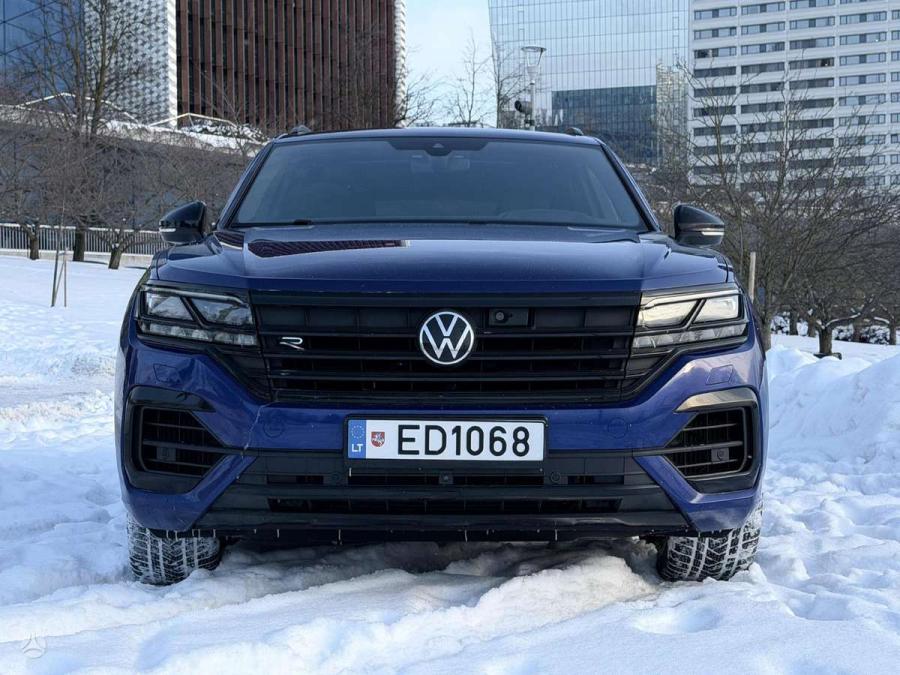 Blue Volkswagen Touareg 2021 in Vilnius, with an engine capacity of 3.00 L and mileage of 148 thousand km for 47000 €, photo 2 on AUTOMOTO.COM.LV
