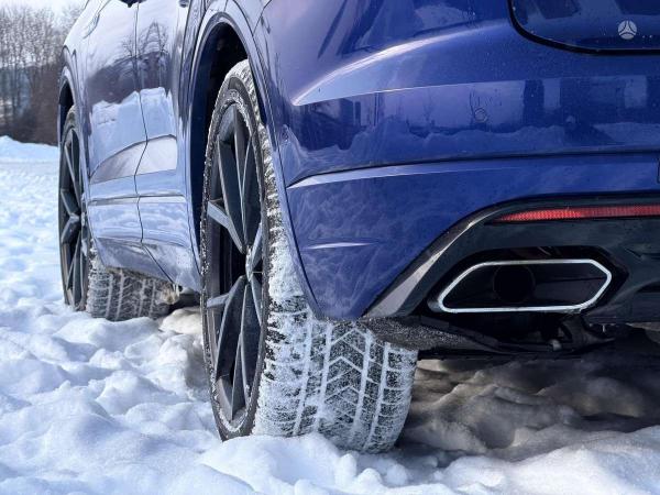 Blue Volkswagen Touareg 2021 in Vilnius, with an engine capacity of 3.00 L and mileage of 148 thousand km for 47000 €, photo 5 on AUTOMOTO.COM.LV