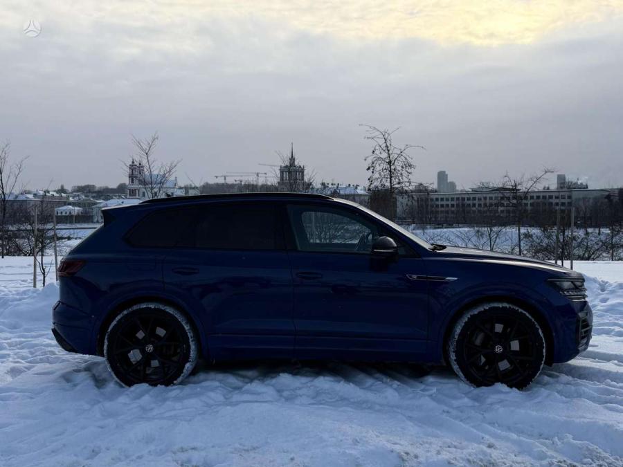 Blue Volkswagen Touareg 2021 in Vilnius, with an engine capacity of 3.00 L and mileage of 148 thousand km for 47000 €, photo 8 on AUTOMOTO.COM.LV