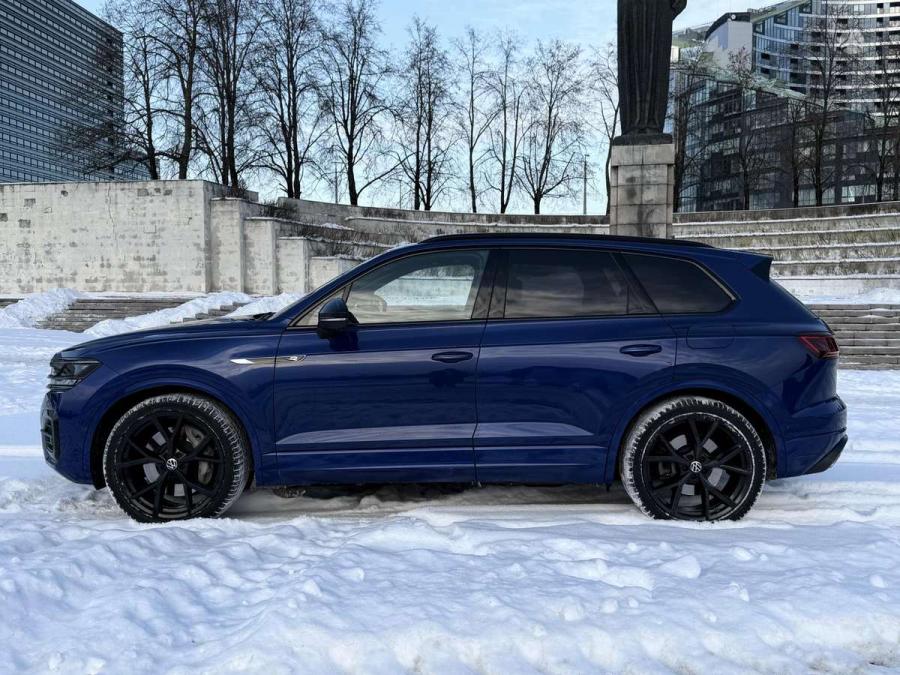 Blue Volkswagen Touareg 2021 in Vilnius, with an engine capacity of 3.00 L and mileage of 148 thousand km for 47000 €, photo 9 on AUTOMOTO.COM.LV