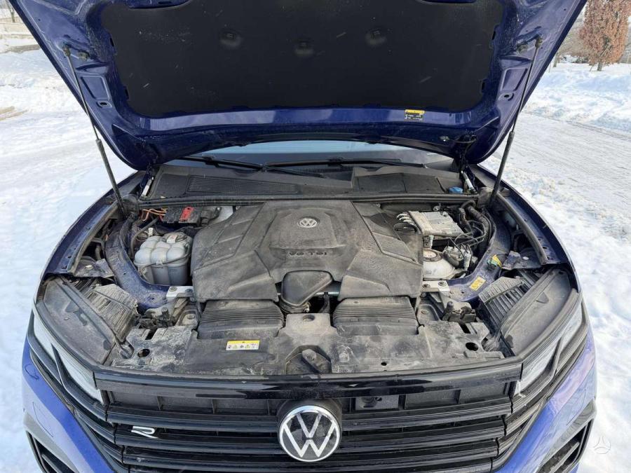Blue Volkswagen Touareg 2021 in Vilnius, with an engine capacity of 3.00 L and mileage of 148 thousand km for 47000 €, photo 14 on AUTOMOTO.COM.LV
