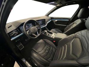 Blue Volkswagen Touareg 2021 in Kaunas, with an engine capacity of 3.00 L and mileage of 149 thousand km for 41200 €, photo 8 on AUTOMOTO.COM.LV