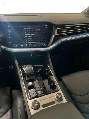 Blue Volkswagen Touareg 2021 in Kaunas, with an engine capacity of 3.00 L and mileage of 149 thousand km for 41200 €, photo 11 on AUTOMOTO.COM.LV