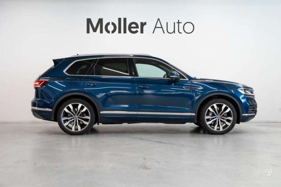 Zils Volkswagen Touareg 2021 Viļņa, ar dzinēja tilpumu 3.00 L un nobraukumu 124 tūkst. km par 43500 €, foto 5 vietnē AUTOMOTO.COM.LV