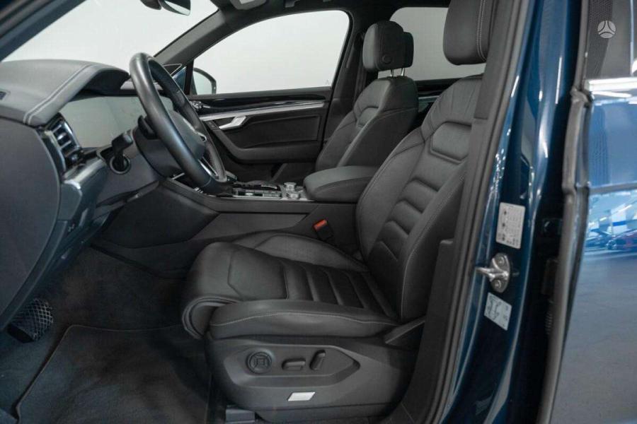 Zils Volkswagen Touareg 2021 Viļņa, ar dzinēja tilpumu 3.00 L un nobraukumu 124 tūkst. km par 43500 €, foto 8 vietnē AUTOMOTO.COM.LV