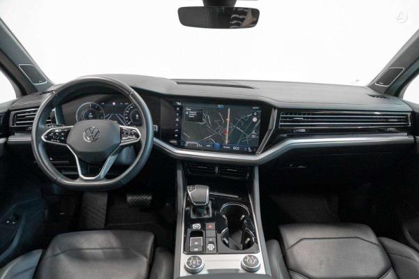 Blue Volkswagen Touareg 2021 in Vilnius, with an engine capacity of 3.00 L and mileage of 124 thousand km for 43500 €, photo 8 on AUTOMOTO.COM.LV