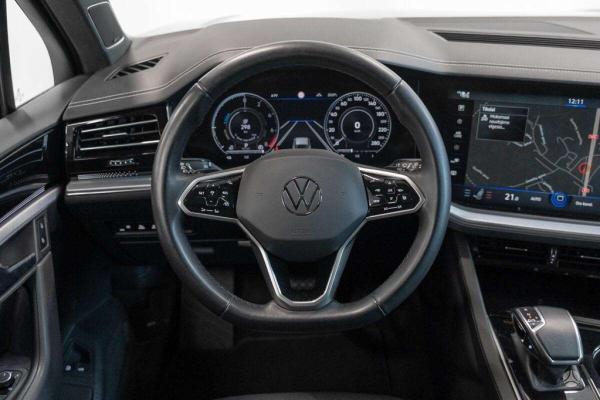 Blue Volkswagen Touareg 2021 in Vilnius, with an engine capacity of 3.00 L and mileage of 124 thousand km for 43500 €, photo 9 on AUTOMOTO.COM.LV
