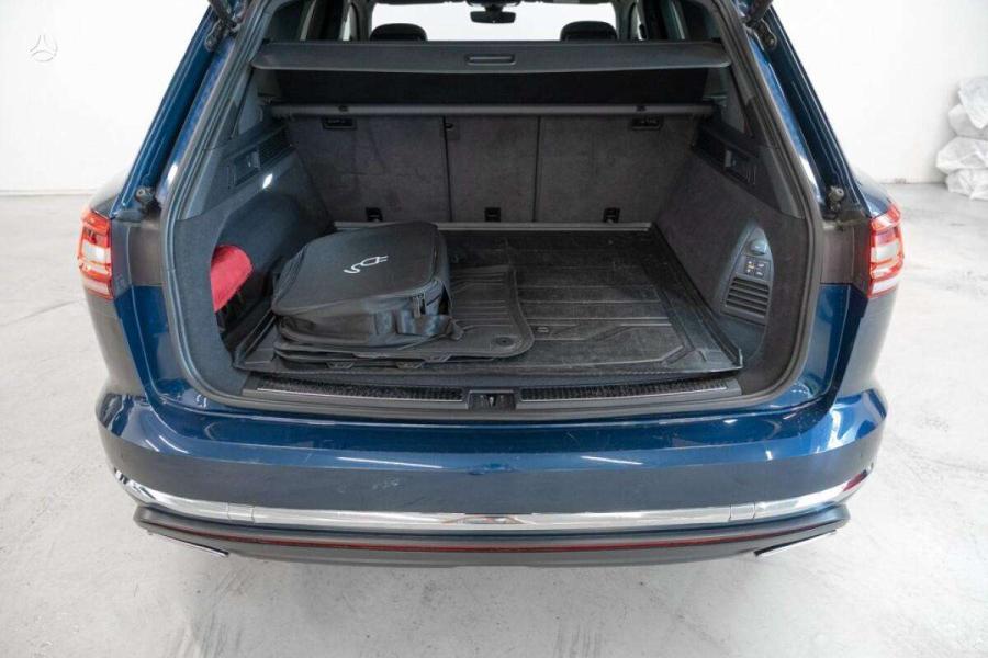 Zils Volkswagen Touareg 2021 Viļņa, ar dzinēja tilpumu 3.00 L un nobraukumu 124 tūkst. km par 43500 €, foto 24 vietnē AUTOMOTO.COM.LV