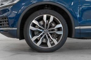 Zils Volkswagen Touareg 2021 Viļņa, ar dzinēja tilpumu 3.00 L un nobraukumu 124 tūkst. km par 43500 €, foto 28 vietnē AUTOMOTO.COM.LV