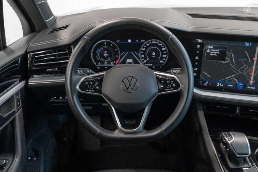 Blue Volkswagen Touareg 2021 in Vilnius, with an engine capacity of 3.00 L and mileage of 124 thousand km for 42300 €, photo 10 on AUTOMOTO.COM.LV