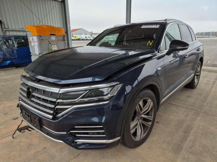 Zils Volkswagen Touareg 2022 Klaipėda, ar dzinēja tilpumu 3.00 L un nobraukumu 38 tūkst. km par 11800 €, foto 1 vietnē AUTOMOTO.COM.LV
