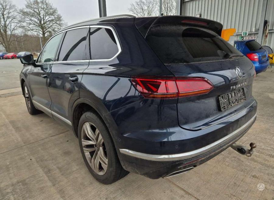Zils Volkswagen Touareg 2022 Klaipėda, ar dzinēja tilpumu 3.00 L un nobraukumu 38 tūkst. km par 11800 €, foto 4 vietnē AUTOMOTO.COM.LV