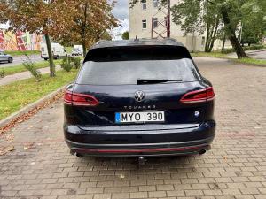 Blue Volkswagen Touareg 2022 in Vilnius, with an engine capacity of 3.00 L and mileage of 157 thousand km for 26900 €, photo 5 on AUTOMOTO.COM.LV
