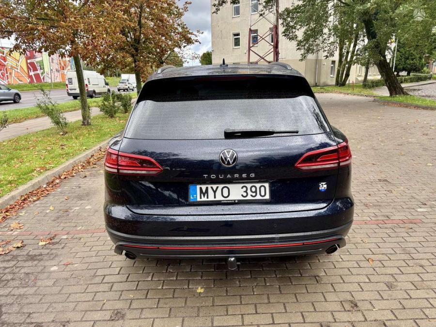 Blue Volkswagen Touareg 2022 in Vilnius, with an engine capacity of 3.00 L and mileage of 157 thousand km for 26900 €, photo 5 on AUTOMOTO.COM.LV