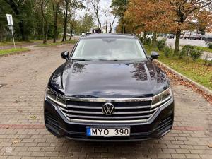 Blue Volkswagen Touareg 2022 in Vilnius, with an engine capacity of 3.00 L and mileage of 157 thousand km for 26900 €, photo 8 on AUTOMOTO.COM.LV