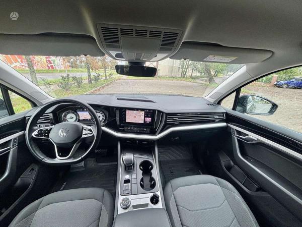 Blue Volkswagen Touareg 2022 in Vilnius, with an engine capacity of 3.00 L and mileage of 157 thousand km for 26900 €, photo 9 on AUTOMOTO.COM.LV