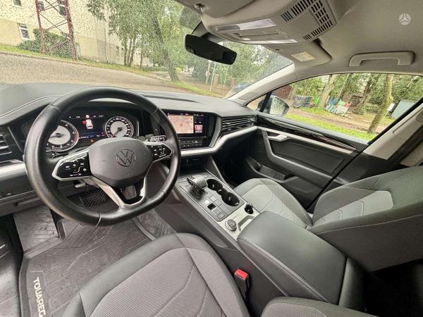 Blue Volkswagen Touareg 2022 in Vilnius, with an engine capacity of 3.00 L and mileage of 157 thousand km for 26900 €, photo 10 on AUTOMOTO.COM.LV