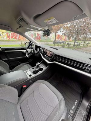 Blue Volkswagen Touareg 2022 in Vilnius, with an engine capacity of 3.00 L and mileage of 157 thousand km for 26900 €, photo 11 on AUTOMOTO.COM.LV
