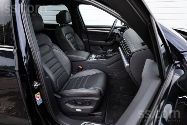 Volkswagen Touareg 2022 Rīga vietnē Zils Volkswagen Touareg 2022 Rīga, ar dzinēja tilpumu 3.00 L un nobraukumu 134 tūkst. km par 45900 €, foto 8 vietnē AUTOMOTO.COM.LV