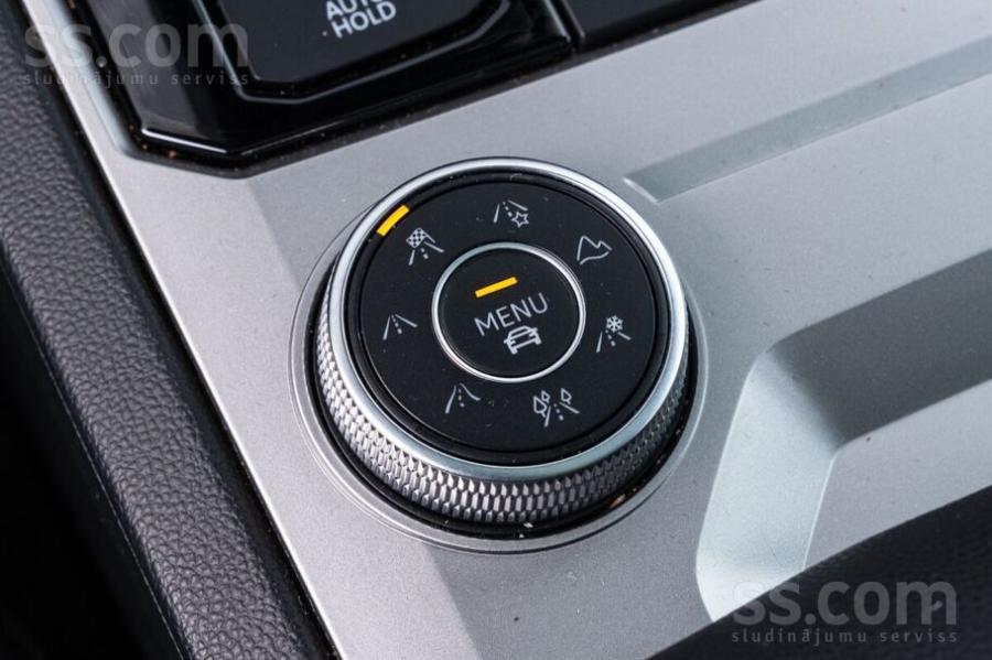 Zils Volkswagen Touareg 2022 Rīga, ar dzinēja tilpumu 3.00 L un nobraukumu 134 tūkst. km par 45900 €, foto 19 vietnē AUTOMOTO.COM.LV