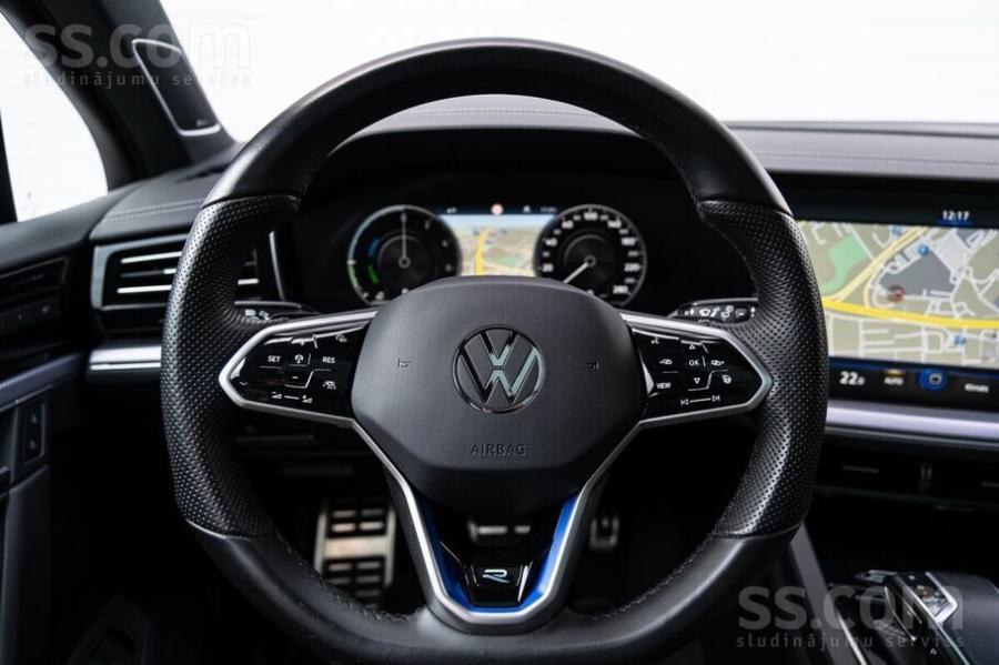 Zils Volkswagen Touareg 2022 Rīga, ar dzinēja tilpumu 3.00 L un nobraukumu 134 tūkst. km par 45900 €, foto 32 vietnē AUTOMOTO.COM.LV