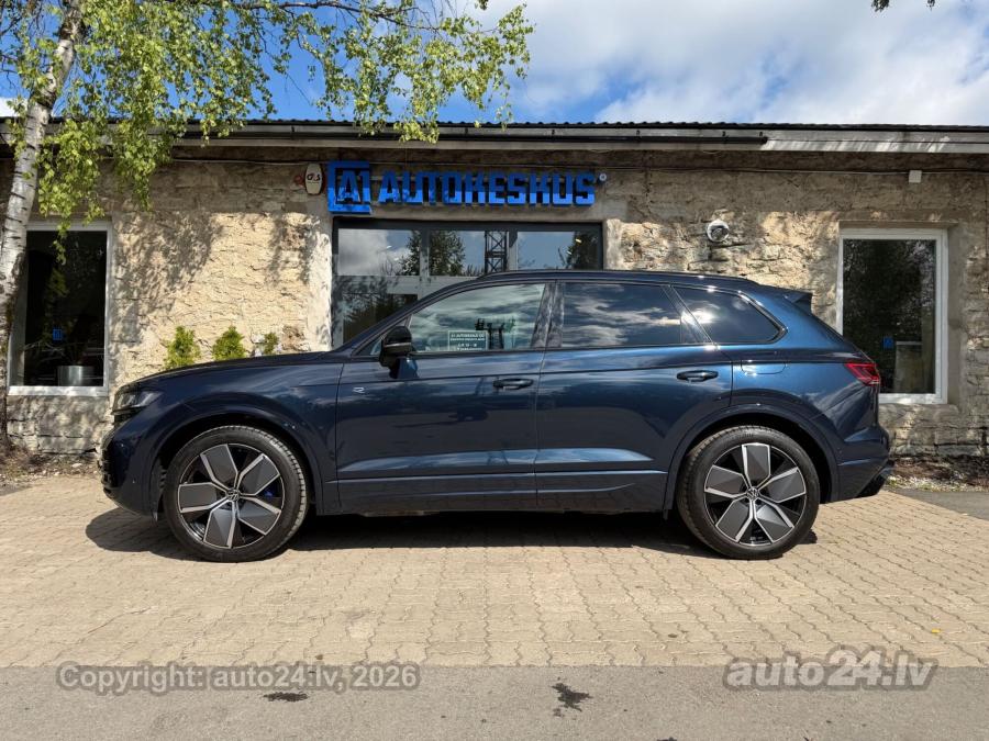 Синий Фольксваген Туарег 2023 в Таллин, объемом двигателя 3.00 л и пробегом 38 тыс. км за 67990 €, фото 28 на AUTOMOTO.COM.LV