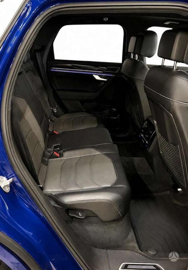Blue Volkswagen Touareg 2024 in Kaunas, with an engine capacity of 2.97 L and mileage of 38 thousand km for 67600 €, photo 7 on AUTOMOTO.COM.LV
