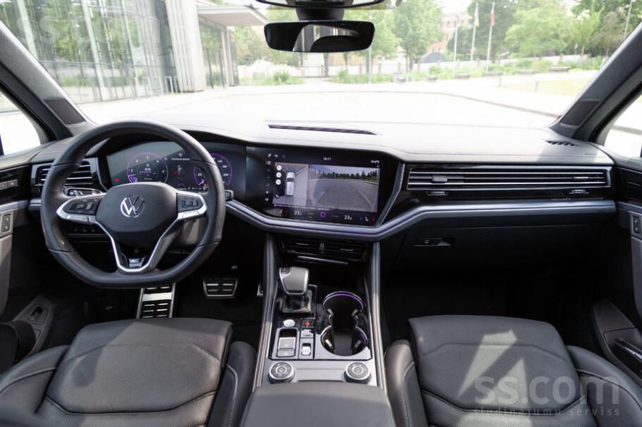 Zils Volkswagen Touareg 2025 Rīga, ar dzinēja tilpumu 3.00 L un nobraukumu 19 tūkst. km par 71950 €, foto 16 vietnē AUTOMOTO.COM.LV