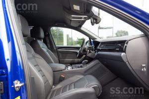 Zils Volkswagen Touareg 2025 Rīga, ar dzinēja tilpumu 3.00 L un nobraukumu 19 tūkst. km par 71950 €, foto 22 vietnē AUTOMOTO.COM.LV