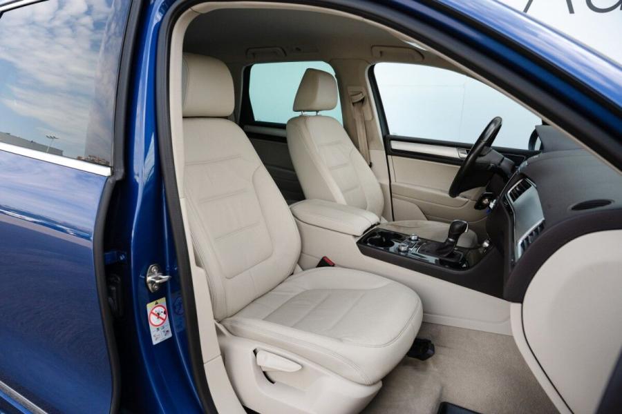 Zils Volkswagen Touareg 2017 Rīga, ar dzinēja tilpumu 3.00 L un nobraukumu 182 tūkst. km par 16800 €, foto 6 vietnē AUTOMOTO.COM.LV