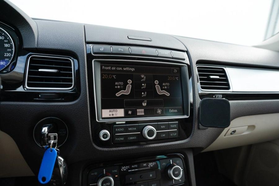 Zils Volkswagen Touareg 2017 Rīga, ar dzinēja tilpumu 3.00 L un nobraukumu 182 tūkst. km par 16800 €, foto 17 vietnē AUTOMOTO.COM.LV