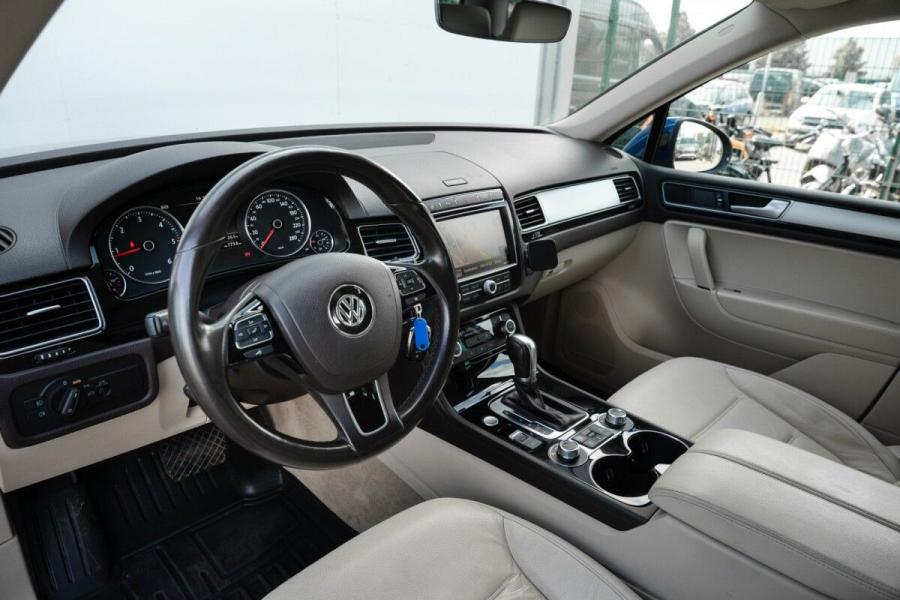 Zils Volkswagen Touareg 2017 Rīga, ar dzinēja tilpumu 3.00 L un nobraukumu 182 tūkst. km par 16800 €, foto 21 vietnē AUTOMOTO.COM.LV