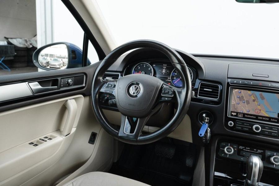 Zils Volkswagen Touareg 2017 Rīga, ar dzinēja tilpumu 3.00 L un nobraukumu 182 tūkst. km par 16800 €, foto 22 vietnē AUTOMOTO.COM.LV