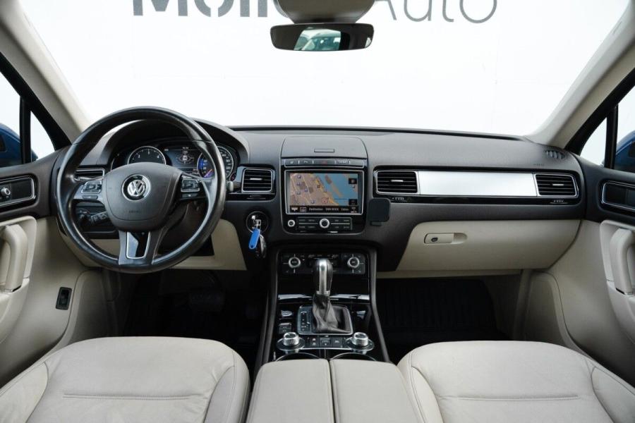 Zils Volkswagen Touareg 2017 Rīga, ar dzinēja tilpumu 3.00 L un nobraukumu 182 tūkst. km par 16800 €, foto 23 vietnē AUTOMOTO.COM.LV